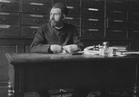 Louis Pasteur - LAROUSSE