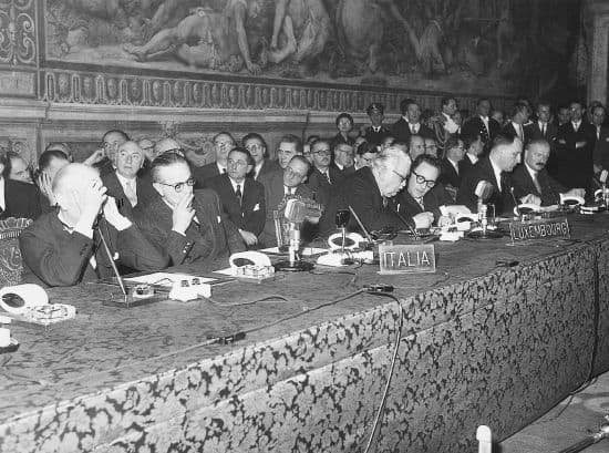 Signature des traités de Rome – Média LAROUSSE