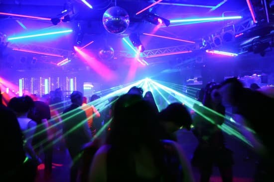 Rave – Média LAROUSSE