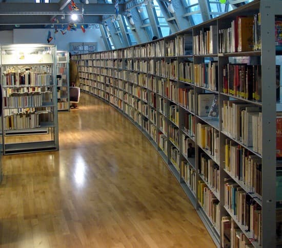 bibliothèque latin bibliotheca du grec bibliothêkê - LAROUSSE