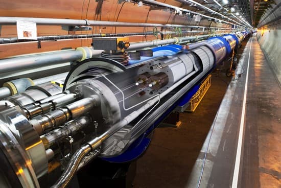LHC abréviation de Large Hadron Collider - LAROUSSE
