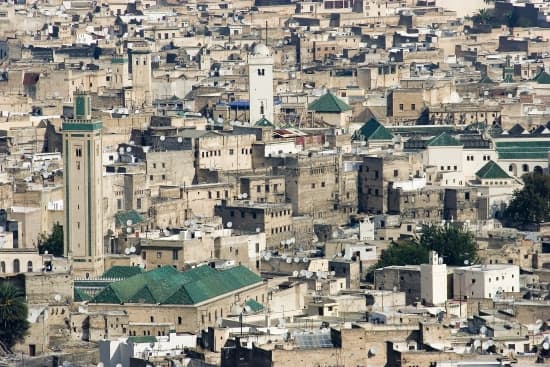 Fès ou Fez en arabe Fās - LAROUSSE