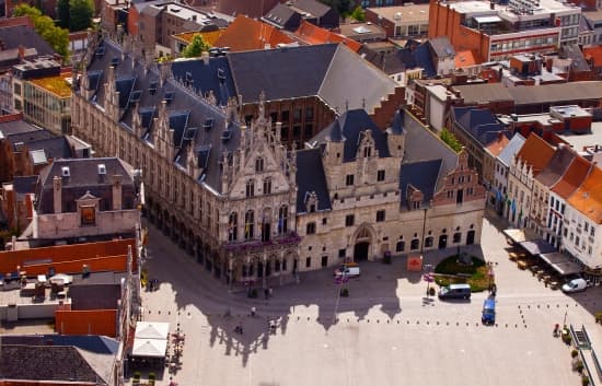 Malines en néerlandais Mechelen - LAROUSSE