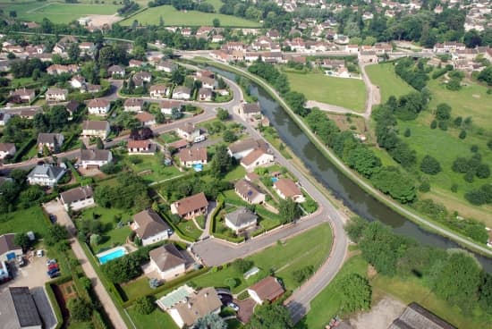 périurbanisation - LAROUSSE