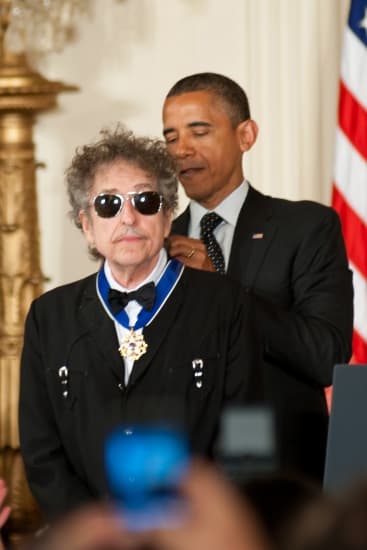 Bob Dylan décoré par Barack Obama – Média LAROUSSE