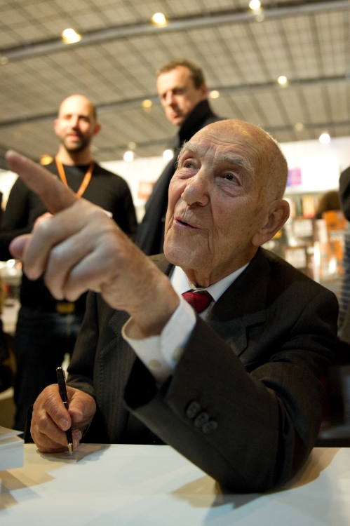 Stéphane Hessel – Média LAROUSSE