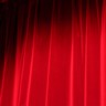 Rideau rouge de scène de théâtre – Média LAROUSSE